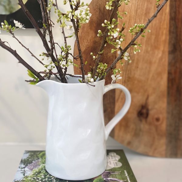 Mode Ceramic Lily Jug White – Speckled Hen Store